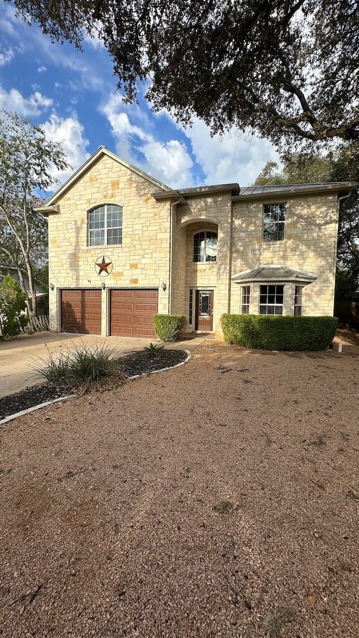 Buda Home In The Heart Of The Historic District - Buda, TX