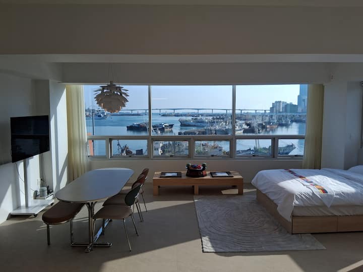 남포 · 자갈치 스위트룸 / 바다전망 · 관광지 · 넓은 숙소를 한 번에! - Busan