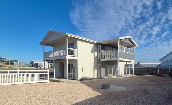 Sleeps 10, Walk To Beach, Walk To Pub, Wi-fi - Point Turton