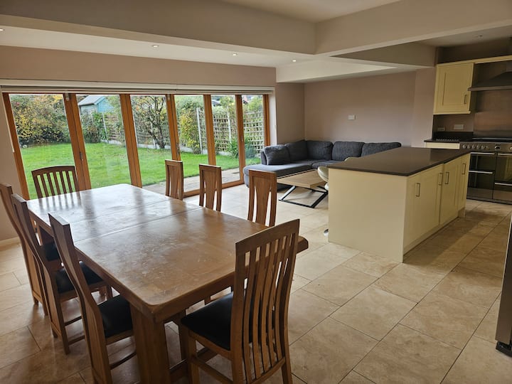 Spacious 4 Bed 3 Bath House Brentwood - Brentwood