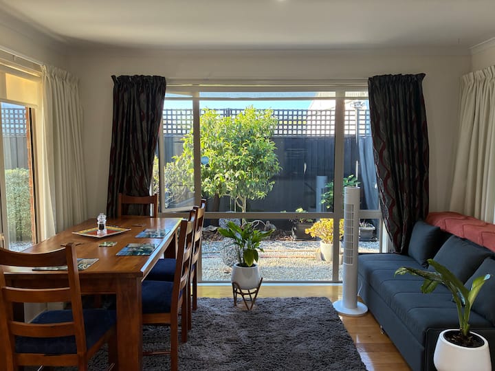 Private-continental Breakfast-luxury - Amberley