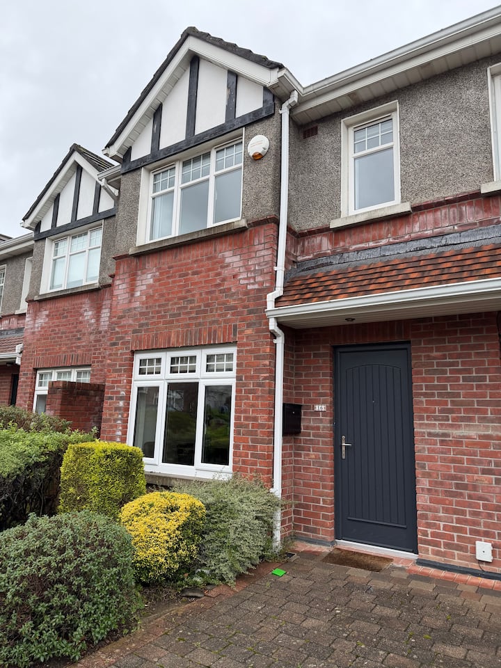 Cosy 2-bed House Near Luas – Easy City Access! - Bray