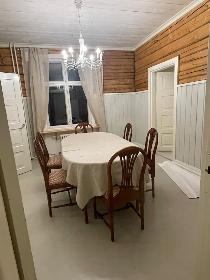 Tunnelmallinen Ja Tilava Kaupunkitalon Puolikas - Hattula