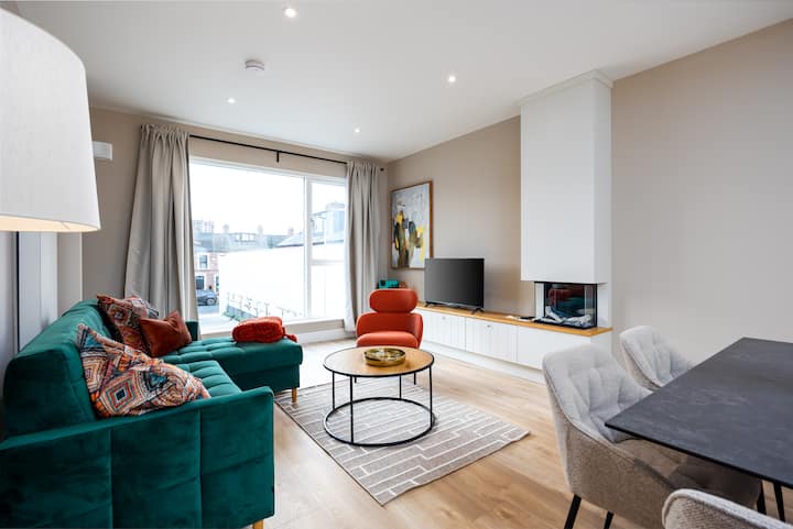 New 2br Dublin Home Steps From Google Hq & Train - Dún Laoghaire