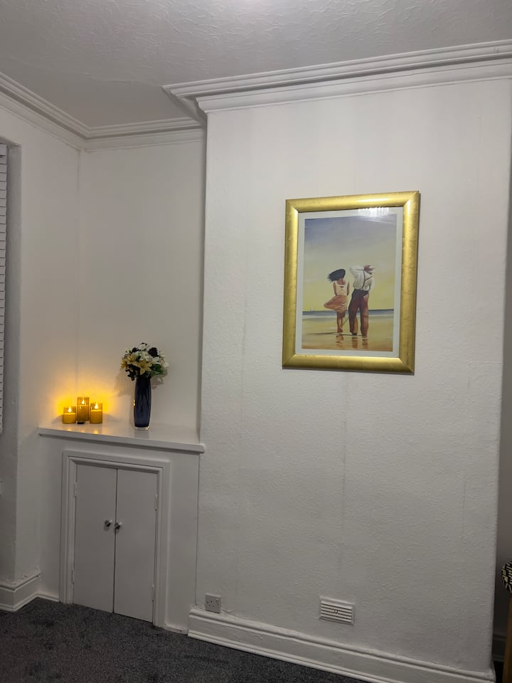 Cozy 2-bed Home – Train, Highway & Free Parking - Stoke-on-Trent