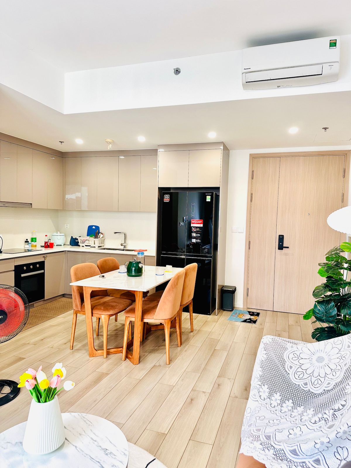 Masteri center high-class, 5* standard gym and swimming pool near ...