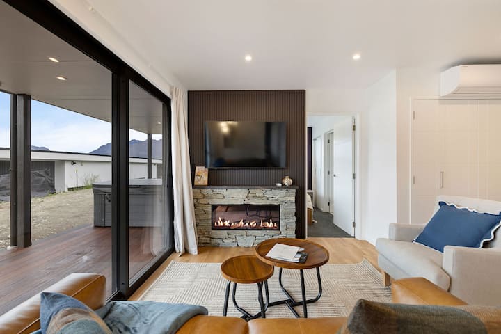 Summit Haven – Centre | 2br New Build | Spa - Queenstown, New Zealand