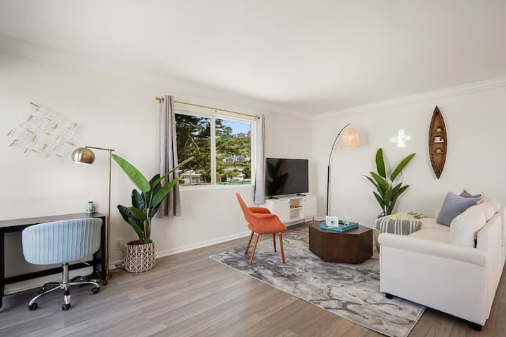 Scenic 2br Stay W/ Ocean, Mountain & Sunset Views - Pacifica, CA