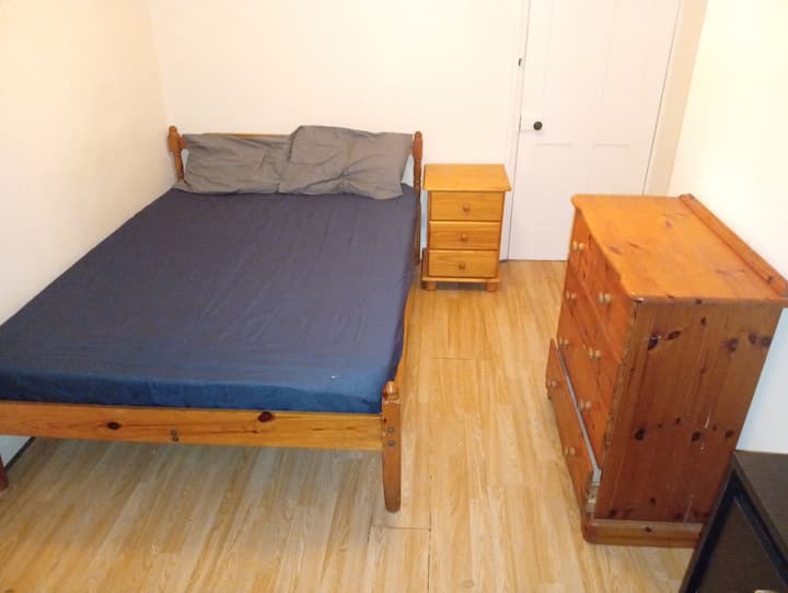 3 Bedroom House - Leicester