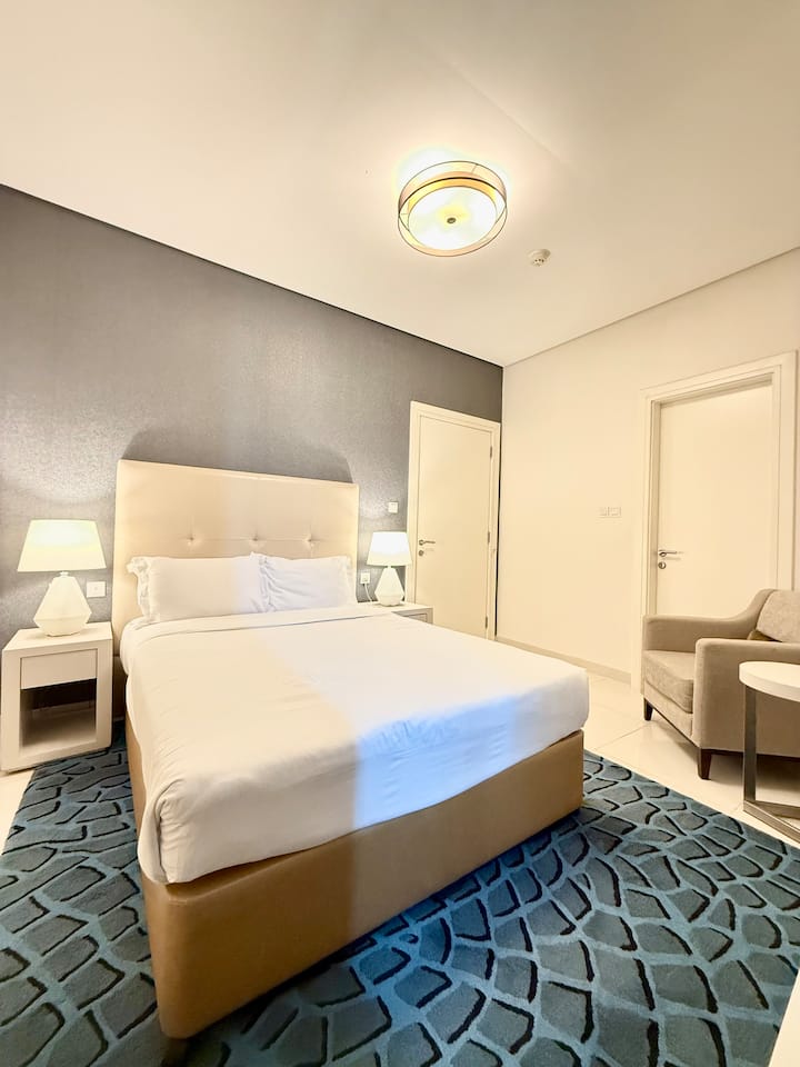 Canal View Suite | Luxury Stay Near Burj Khalifa - Dubai