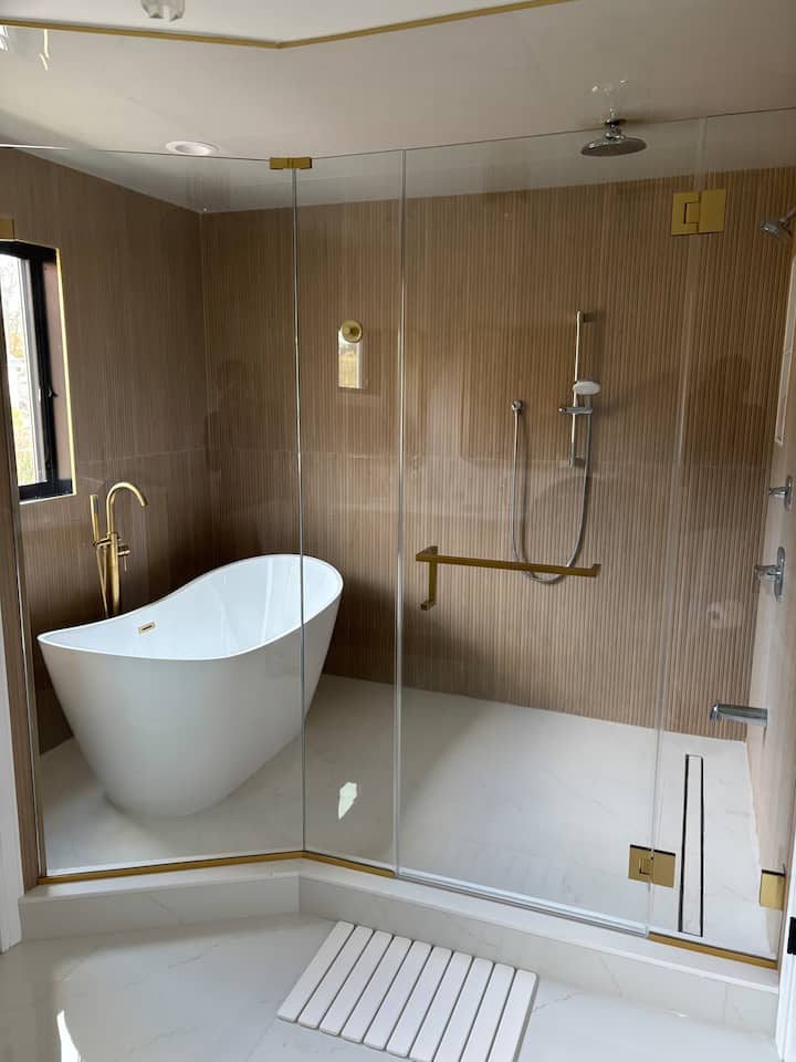 Private 5br/4.5b Single Family Near Oak Tree Rd - Edison, NJ