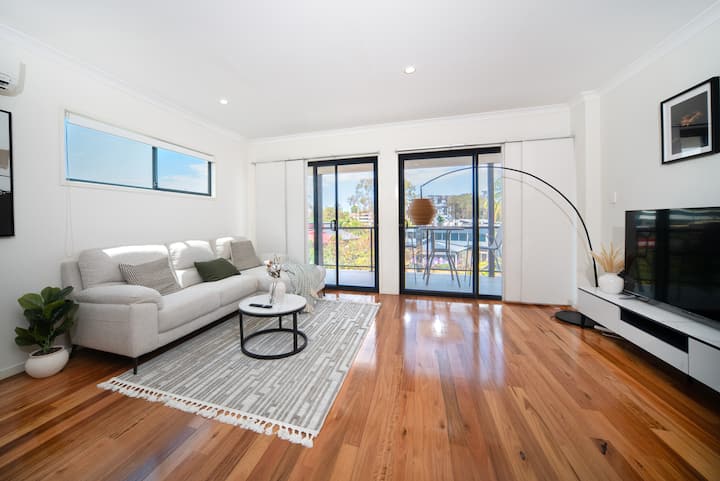 Urban Luxe Retreat | 3-level Stylish Home Near Cbd - Brisbane