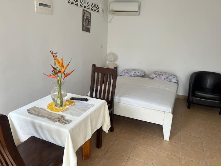 Belle Chambre Américaine Aérée Et Confortable - Libreville