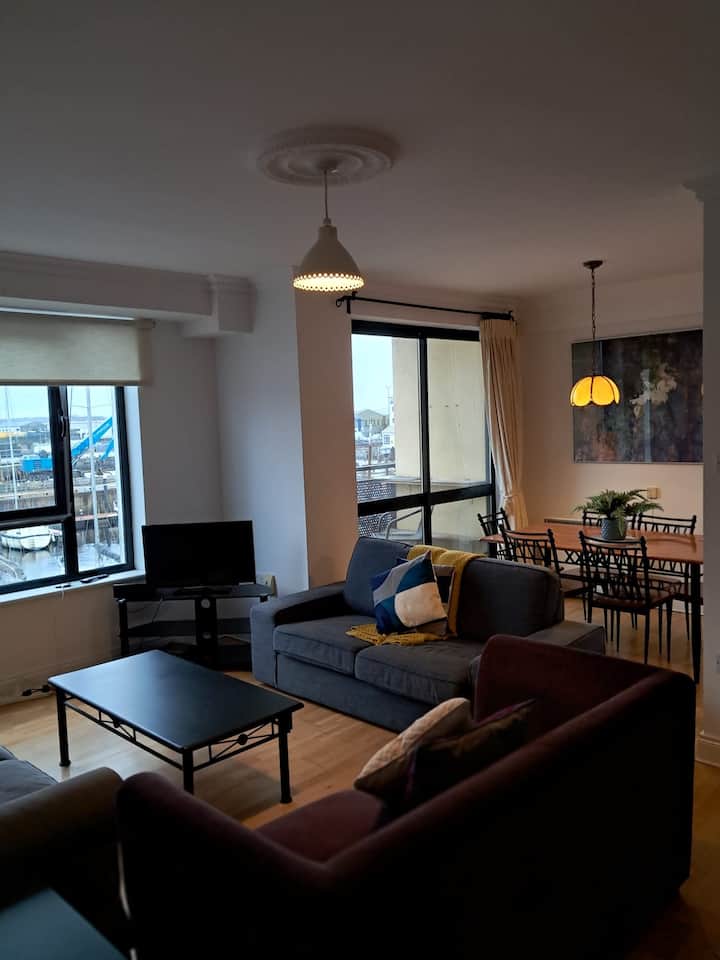 2 Bed, Dockside Apartment,galway City With Parking - Galway