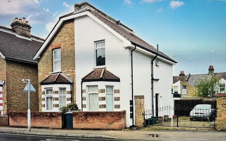 1-bed Flat+parking- Shortlands-london Train Close - Bromley