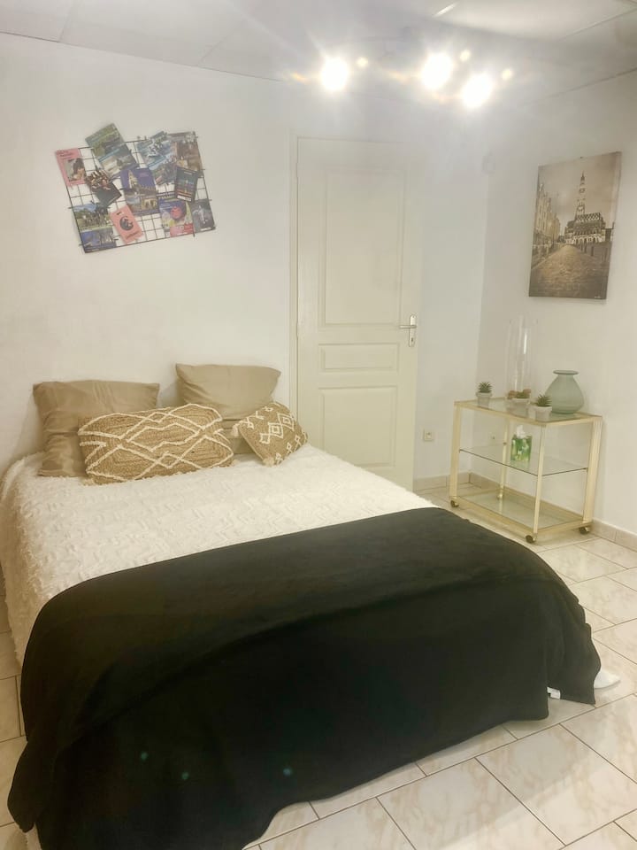 Studio Privatif En Sous-sol Dans Pavillon Calme - Arras