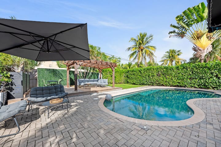 Tropical Retreat Home In West Palm Beach - West Palm Beach, FL