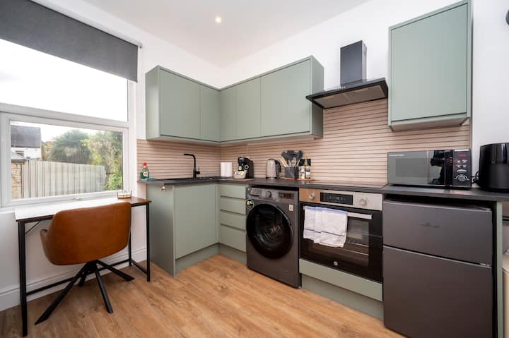 The Retreat - Stylish Croydon Studio Retreat - Croydon