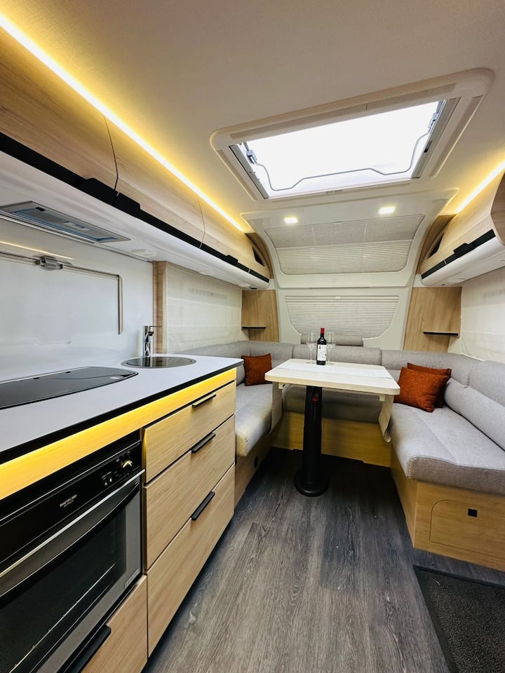 Vip Stationary Camper Close To The Airport - Islândia