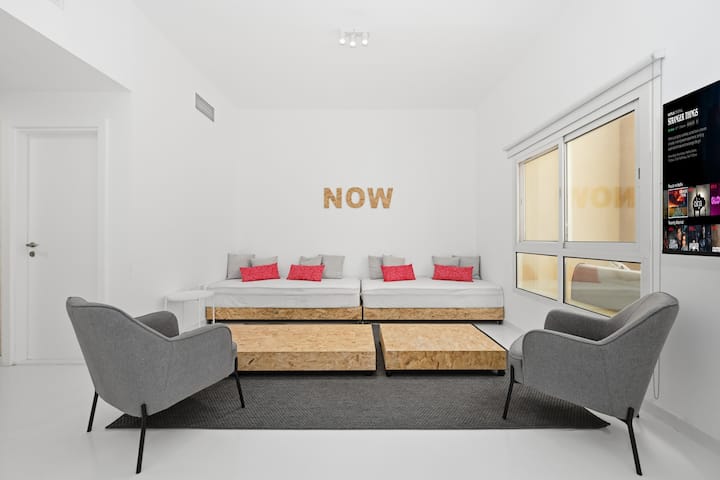 4br Designer Home | Terrace & Park Access - Dubai