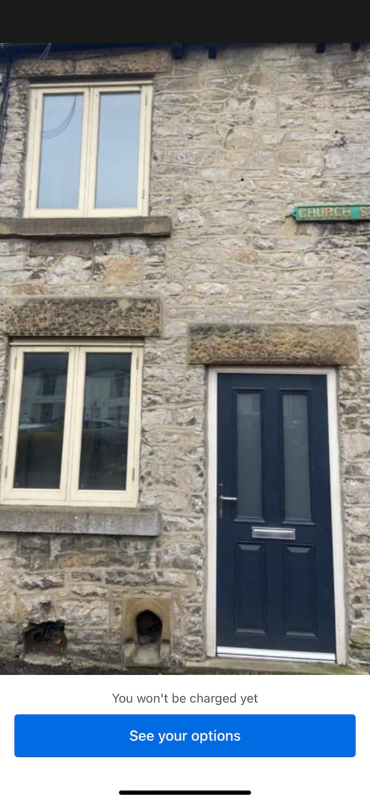 2 Bed Cottage Set In The Middle
Off Tideswell - Castleton