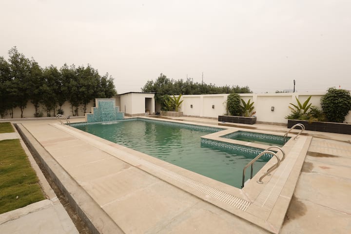 Rajveer Farms - 4bhk Luxury Farm House - Noida