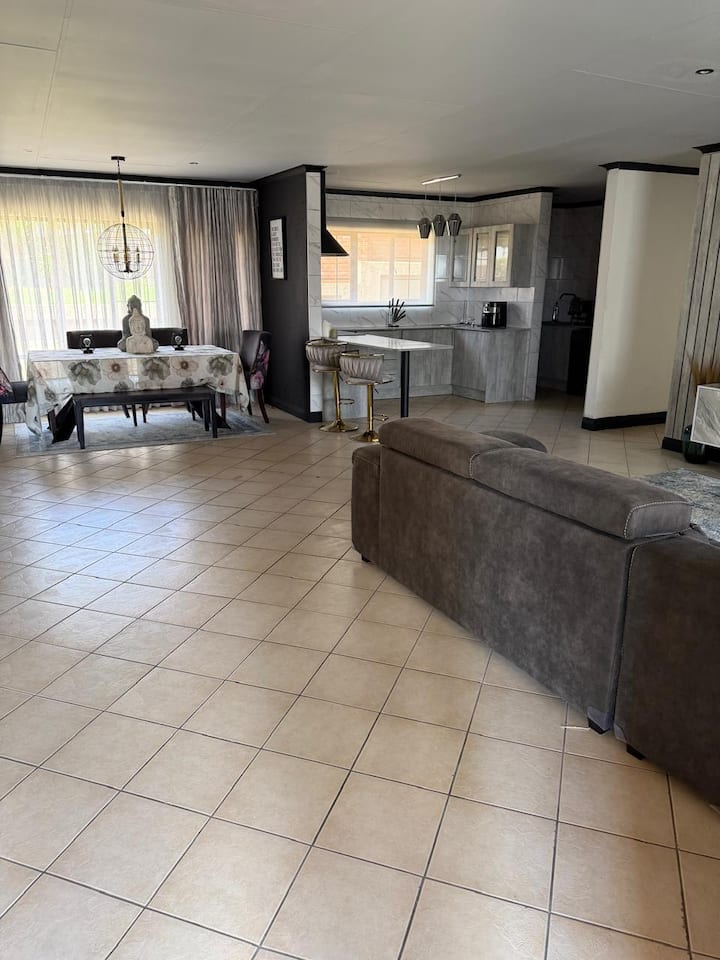 Cosy, Serene Home Situated In A Secured Complex. - Rustenburg
