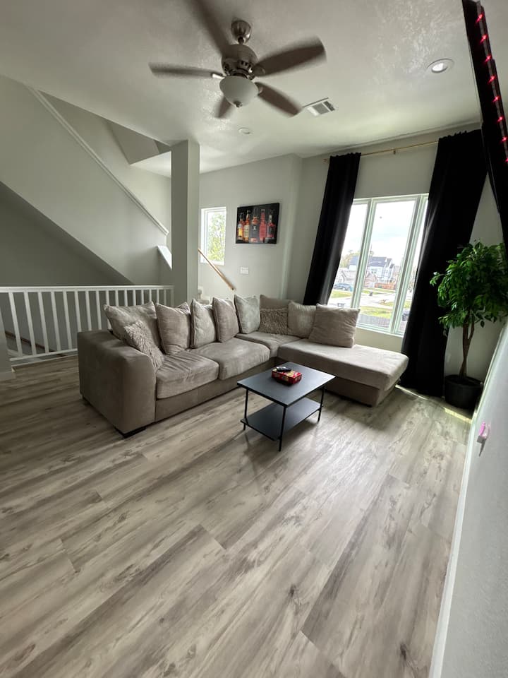 The Pink Key Haven • Modern 4br Retreat + Rooftop - Houston