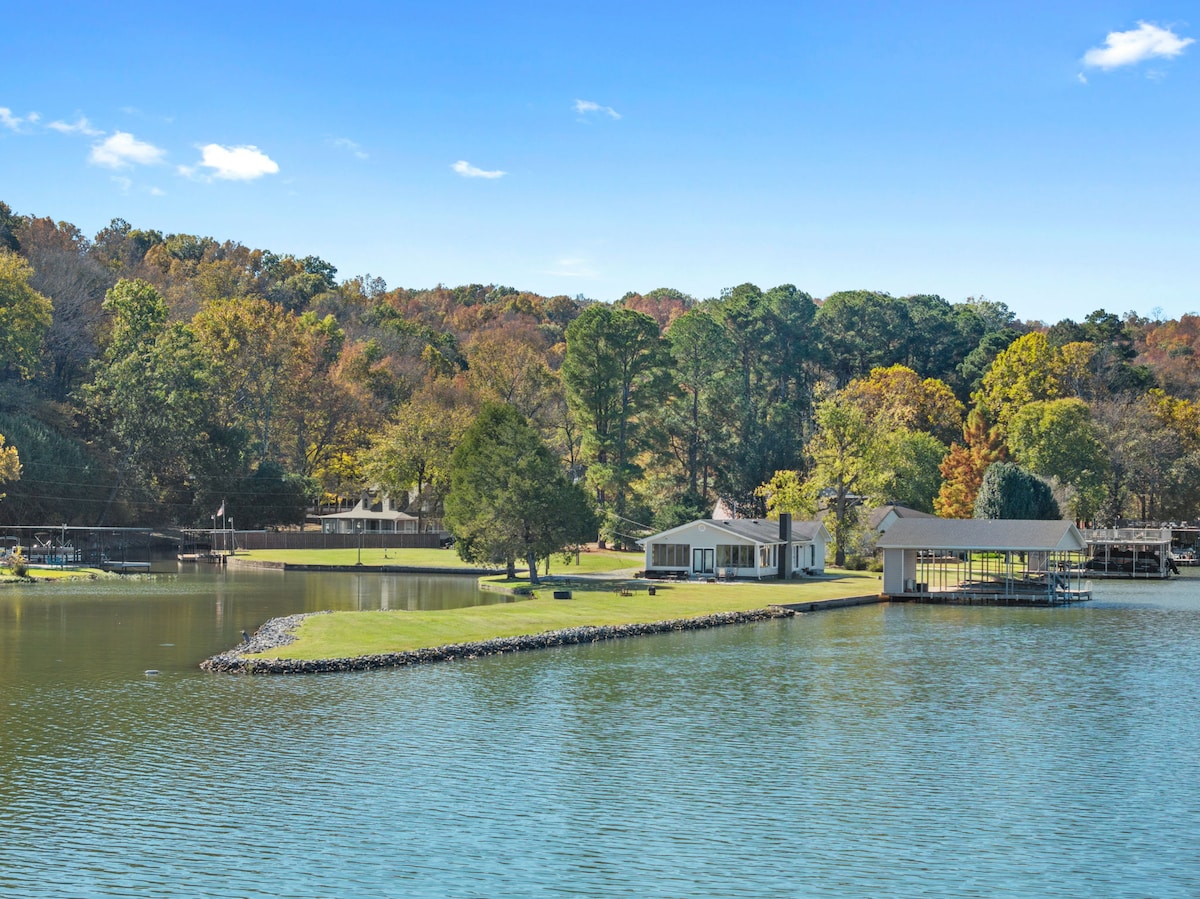 Priestranný, luxusný dizajn, herňa, plochý trávnatý kopec - Airbnb