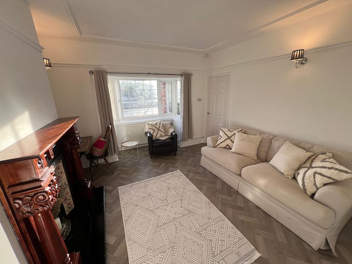 Grand National Aintree Racecourse Home - Formby