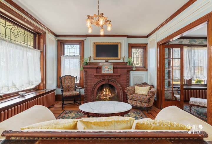 Historic 5 Bedroom Luxury Guest House - Allentown, PA