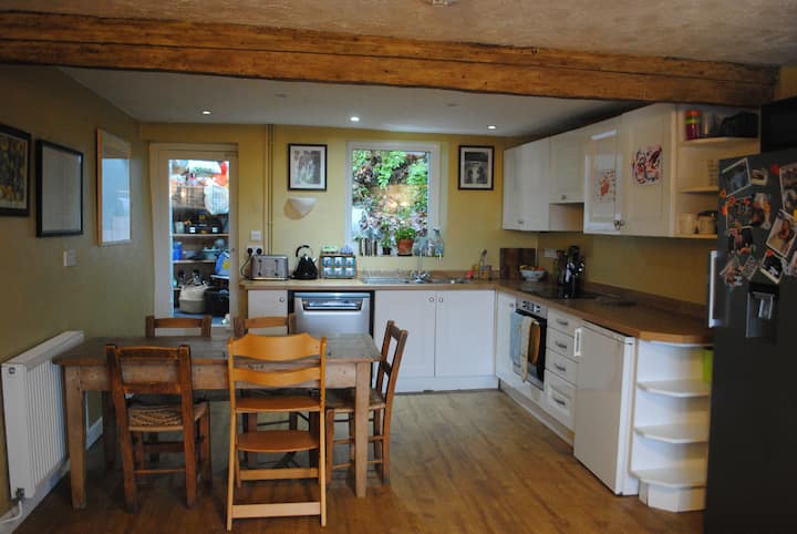 Cosy Cottage With Stunning River Views - Cardigan