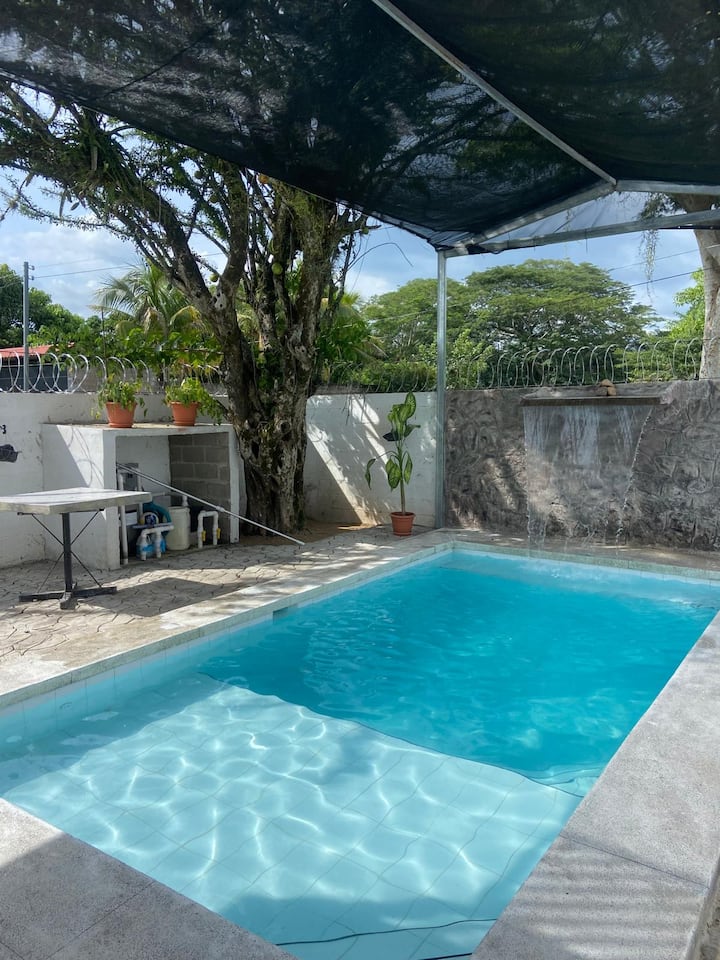 Casa Moderna Con Piscina - El Salvador