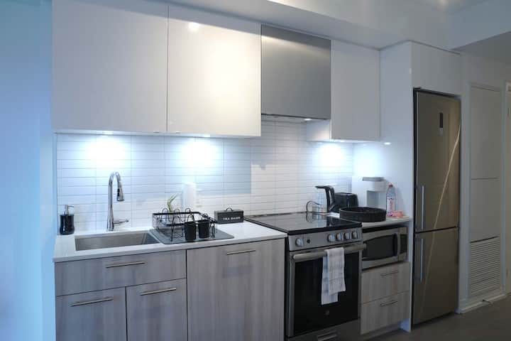 Modern Suite In Garden District | Prime Downtown - Toronto, ON