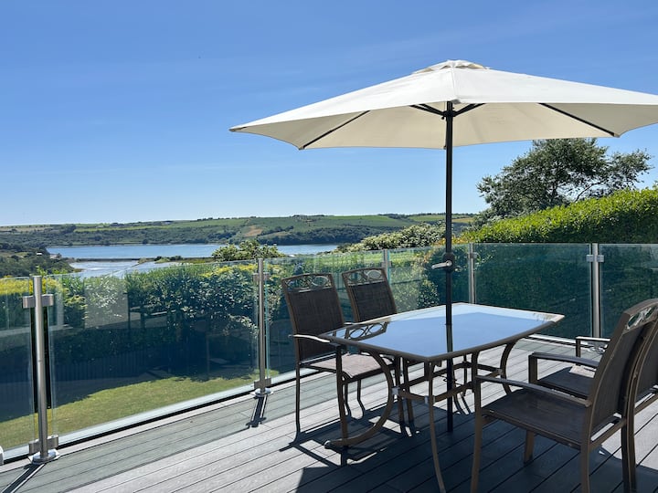 Spacious Home With Fabulous Views & Hot Tub - Kinsale