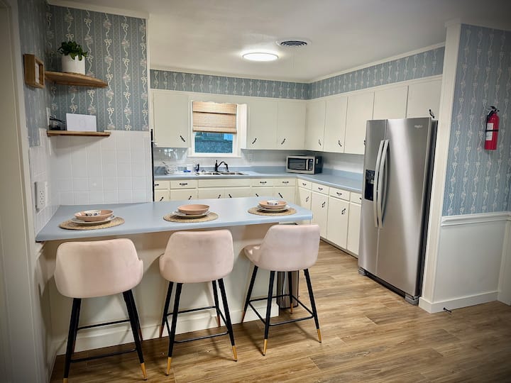 Vintage Homestead + Pond | Near Pat Mayse & Casino - Grant, OK