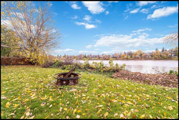 1898 Victorian Riverfront Suite King Bed · 1000sft - Winnipeg