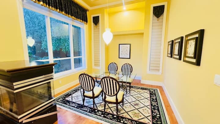 Luxury 6 Beds Home- Perfect For Groups & Families - Surrey, BC
