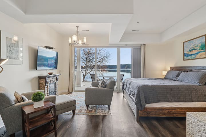 Water's Edge Luxury Retreat At Delton Grand - Wisconsin Dells, WI