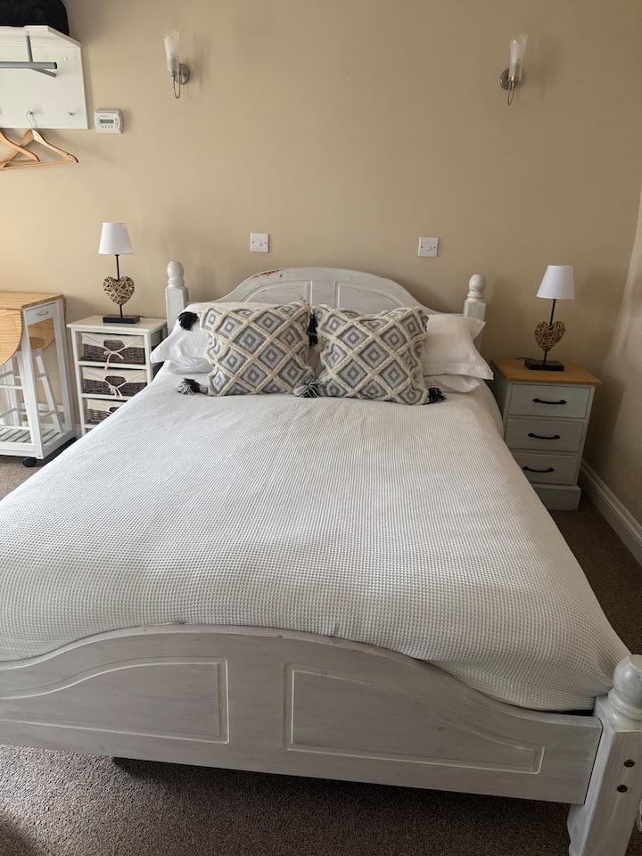 Outhouse In A Tranquil Setting. - Downham Market