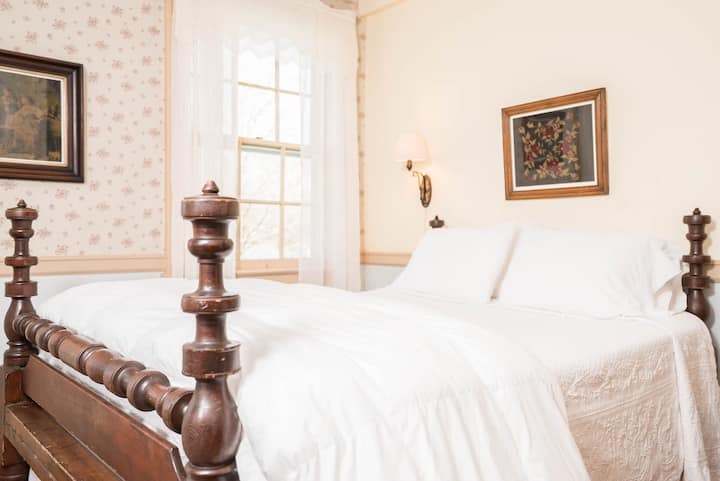 Standard Queen - Lewisburg, WV