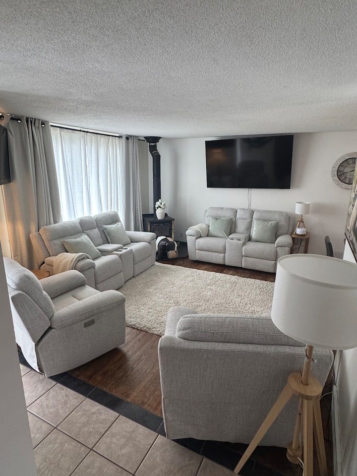 Cozy Modern Home / South Red Deer / 3br / 2bth - Red Deer