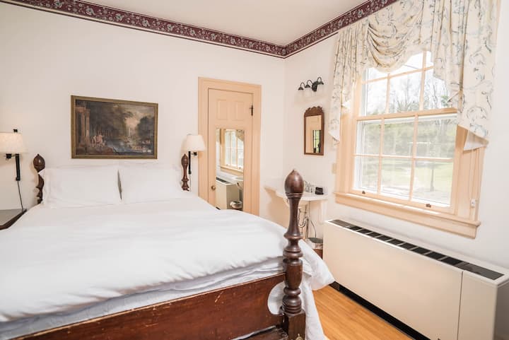 223 - Sunset Garden Queen - Lewisburg, WV