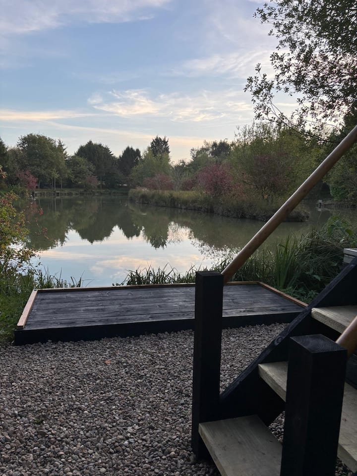 A Fully Operational 1997 Converted Horse Box. - Melton Mowbray