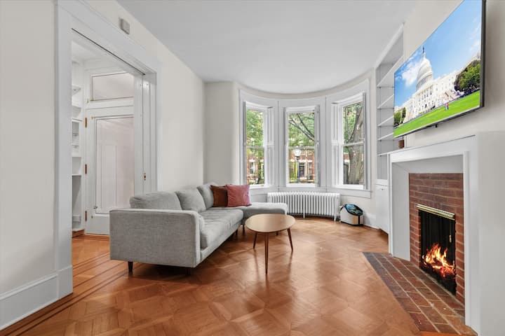 A Fully Furnished 4 Bedroom, 3.5 Bathroom - Bethesda, MD