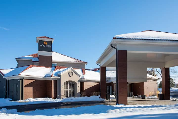 Laquinta Denver Boulder| Family Room| Parking - Broomfield, CO