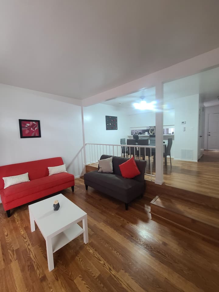 Recently Renovated Modern Cozy Home - Dumfries, VA