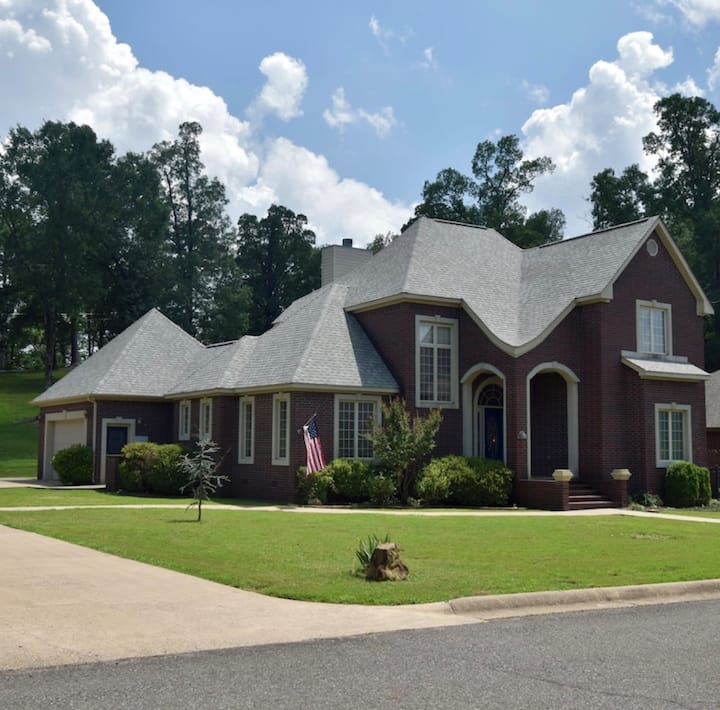 Island House On Lake Hamilton With Boat Slip! - Lake Hamilton, AR