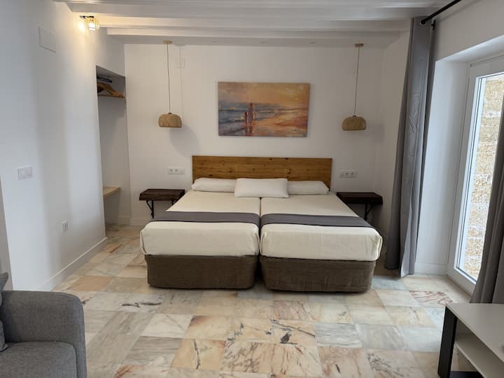 Gadir Gades Cadiz - Cádiz