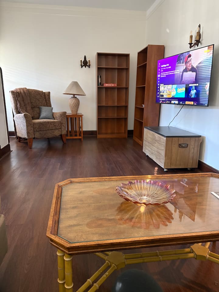 Cozy Vintage Home Near Hospital - Bay City, MI